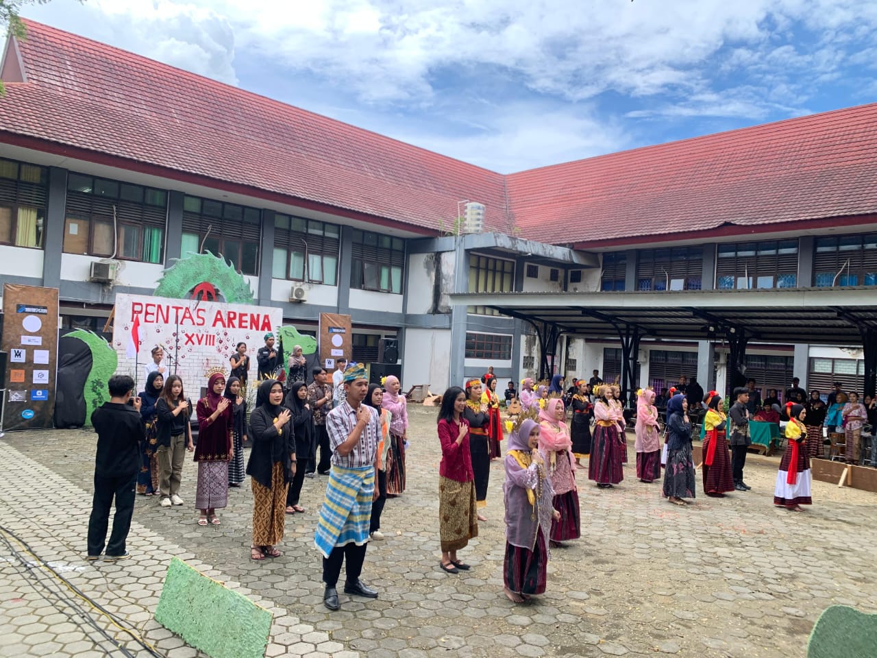 Tujuh Penampilan Meriahkan Pentas Arena XVIII Laskar Sastra UHO ...